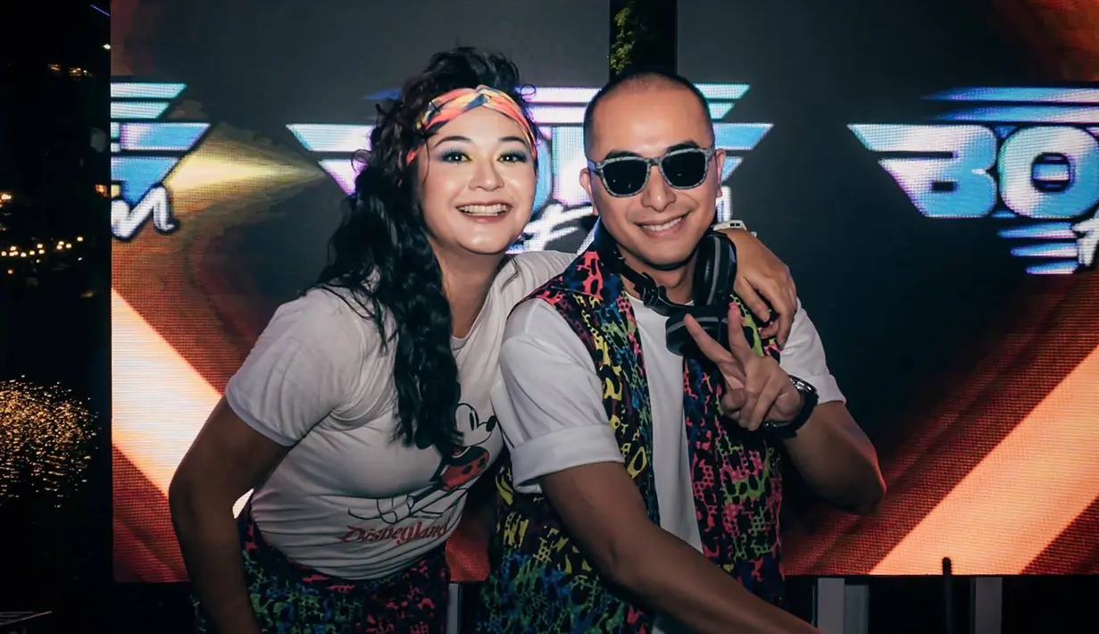 Potret Wingky Wiryawan dan Kenes Andari, Tampil Serasi dengan Gaya 80 ...