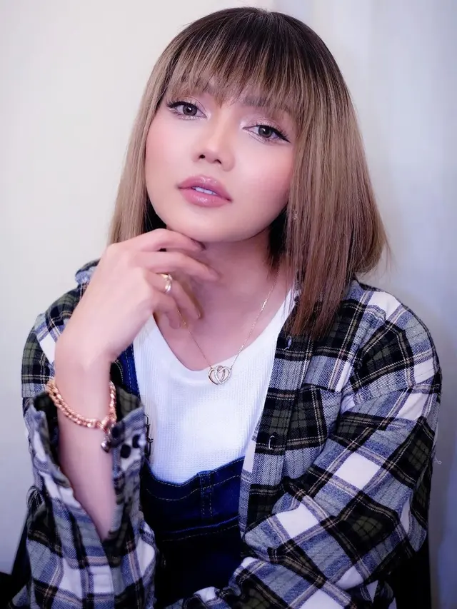 6 Potret Tampilan Rina Nose yang Dandan Ala Berbagai Selebritis,Bikin ...