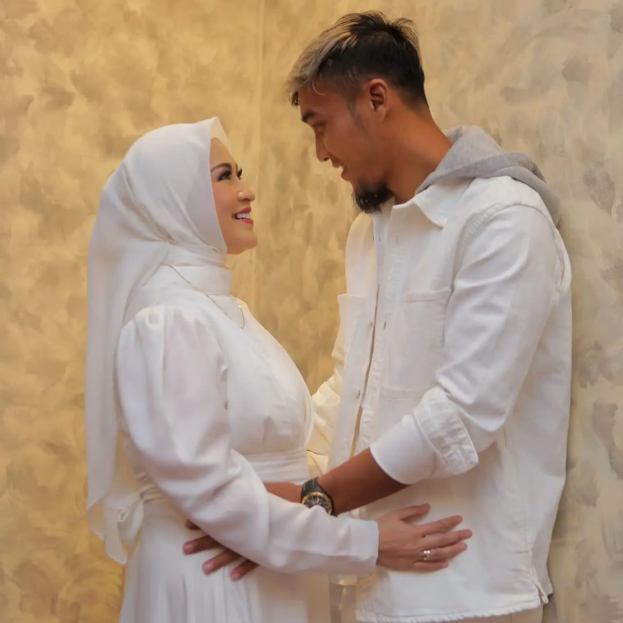 Okie Agustina Hadiri Sidang Cerai Perdana Gunawan Dwi Cahyo Tanpa Kiesha Alvaro: Biar Saya ...