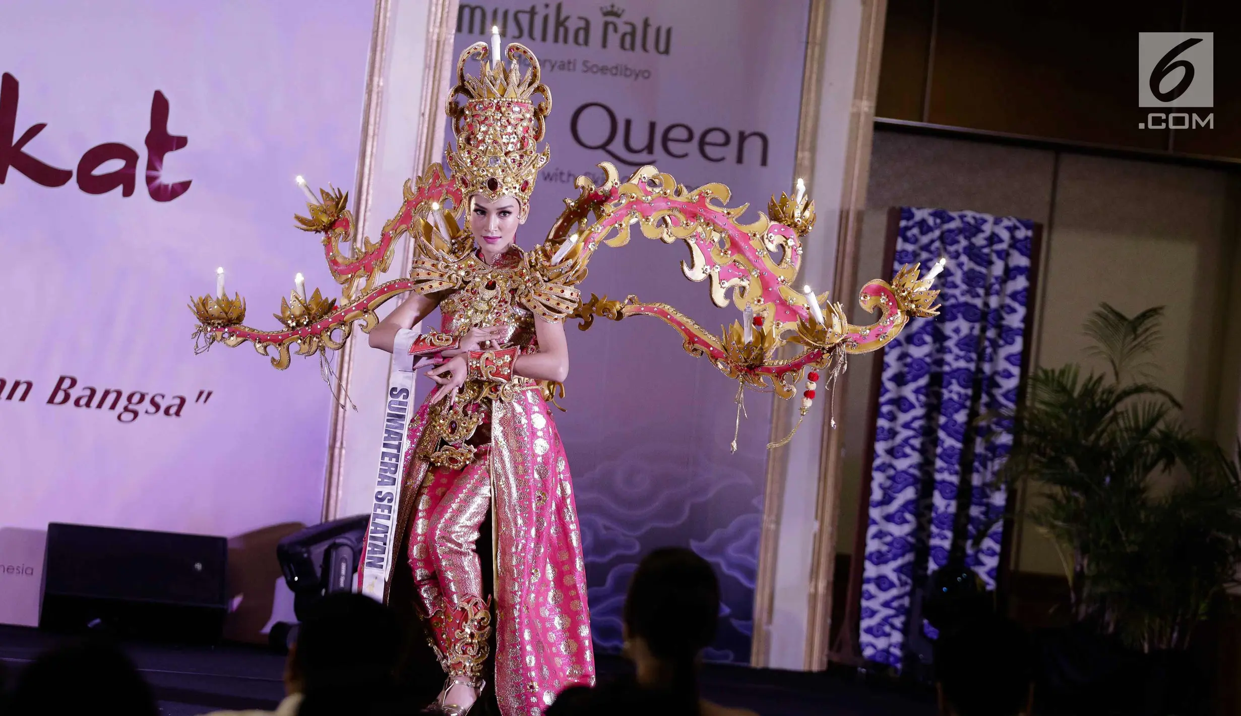 FOTO: Finalis Puteri Indonesia Peragakan Busana 34 Provinsi - Foto ...