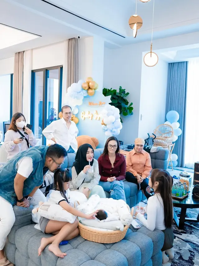 7 Potret Fuji dan Fadly Faisal Jenguk Baby Jyad Anak Shandy Purnamasari ...