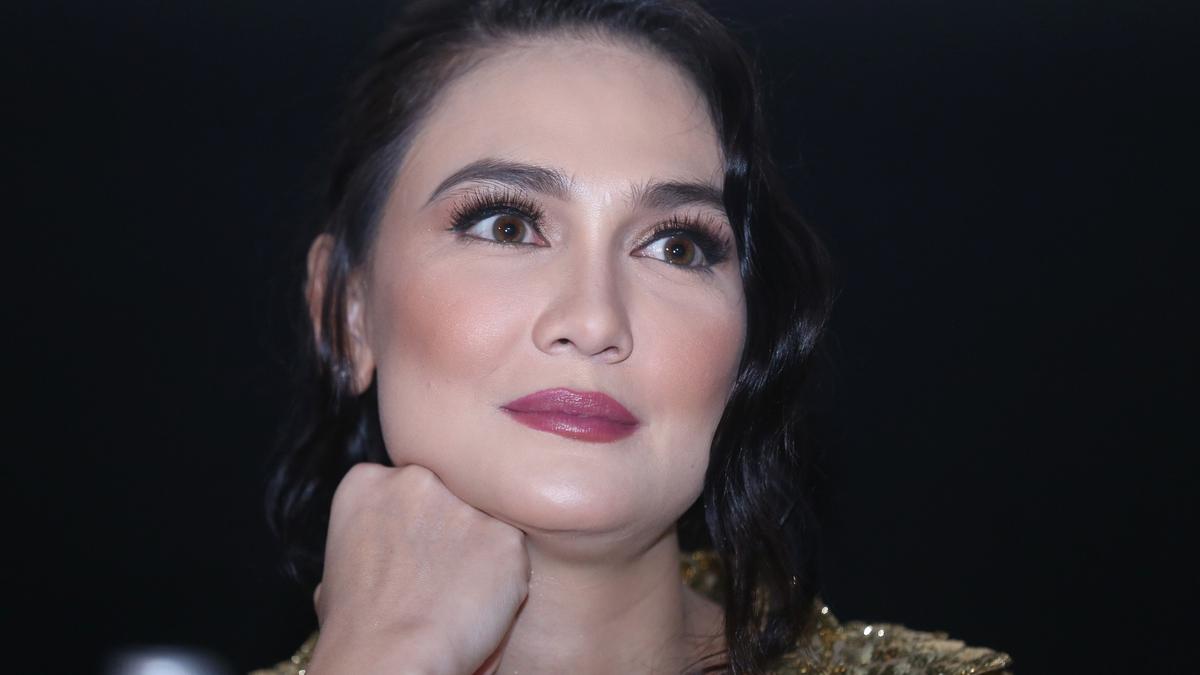 Demi Film Sabrina, Luna Maya Rela Dikubur - Photo Fimela.com