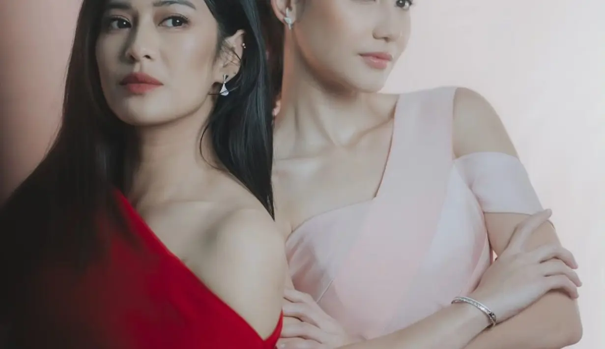 7 Adu Pesona Dian Sastrowardoyo dan Pevita Pearce Pose Berdua Bak Kembar, Dipuji Wakili ...