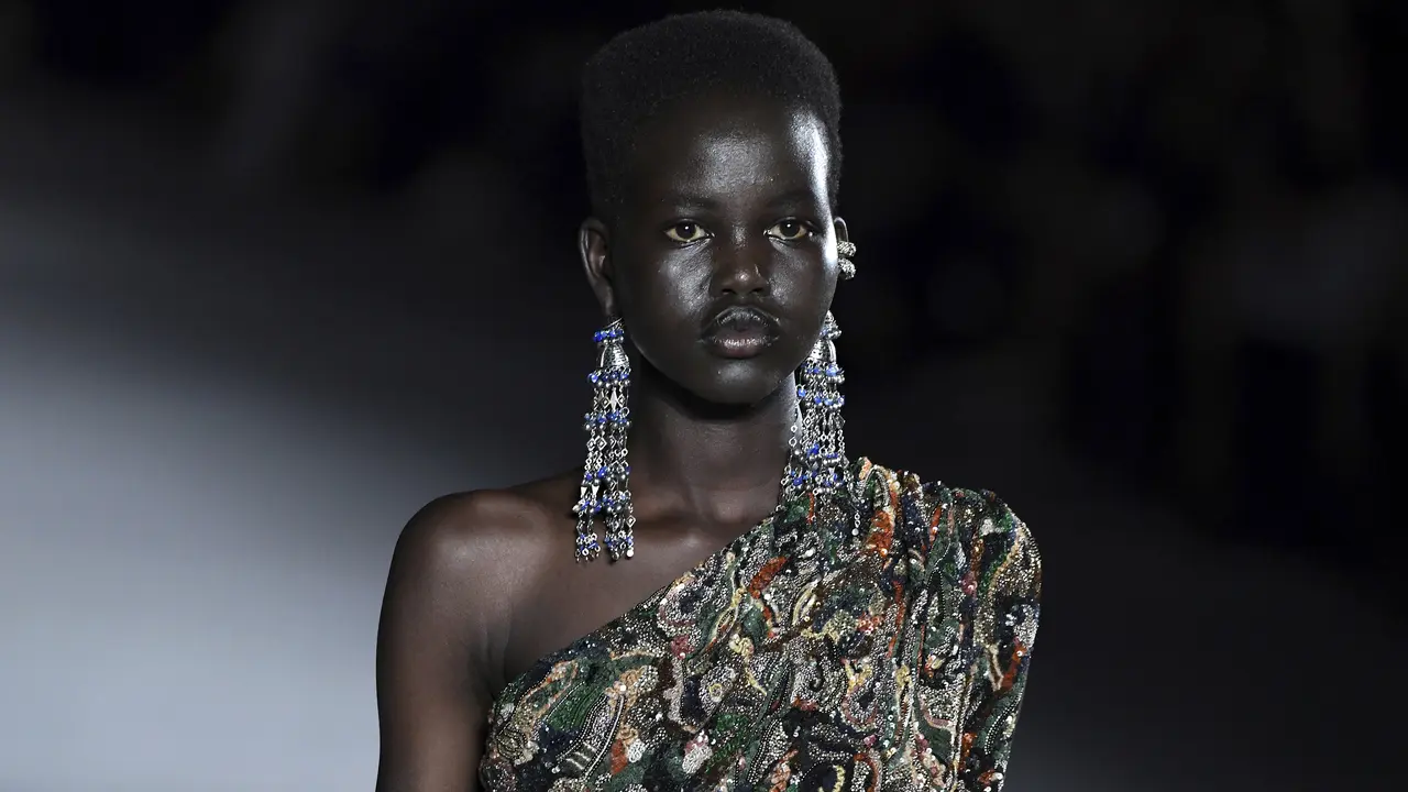 Hindari Pakai Anting-Anting Besar, Ini Alasannya - Fashion & Beauty ...