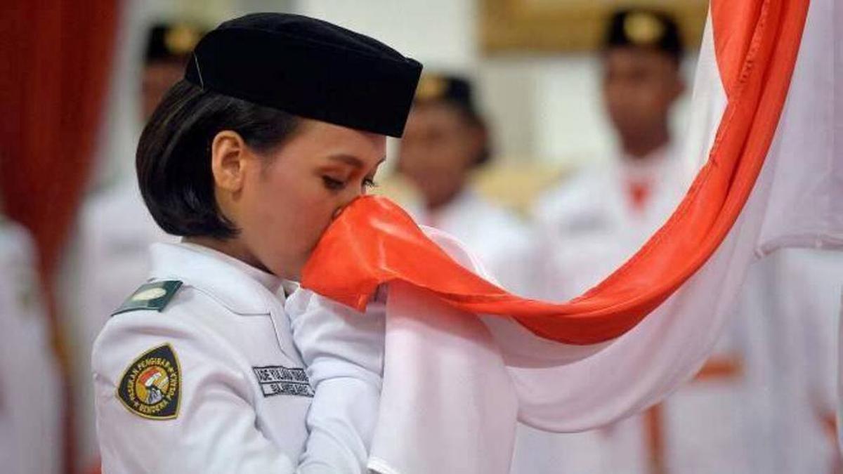 Cut Aura dan Nilam, Pembawa Baki Paskibraka Nasional 2016 - Lifestyle Fimela.com
