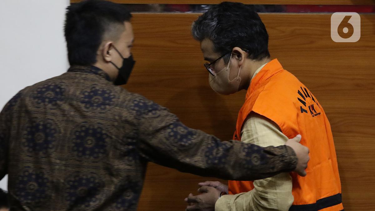 Bupati Bangkalan R Abdul Latif Amin Imron Resmi Huni Rutan KPK - Foto ...