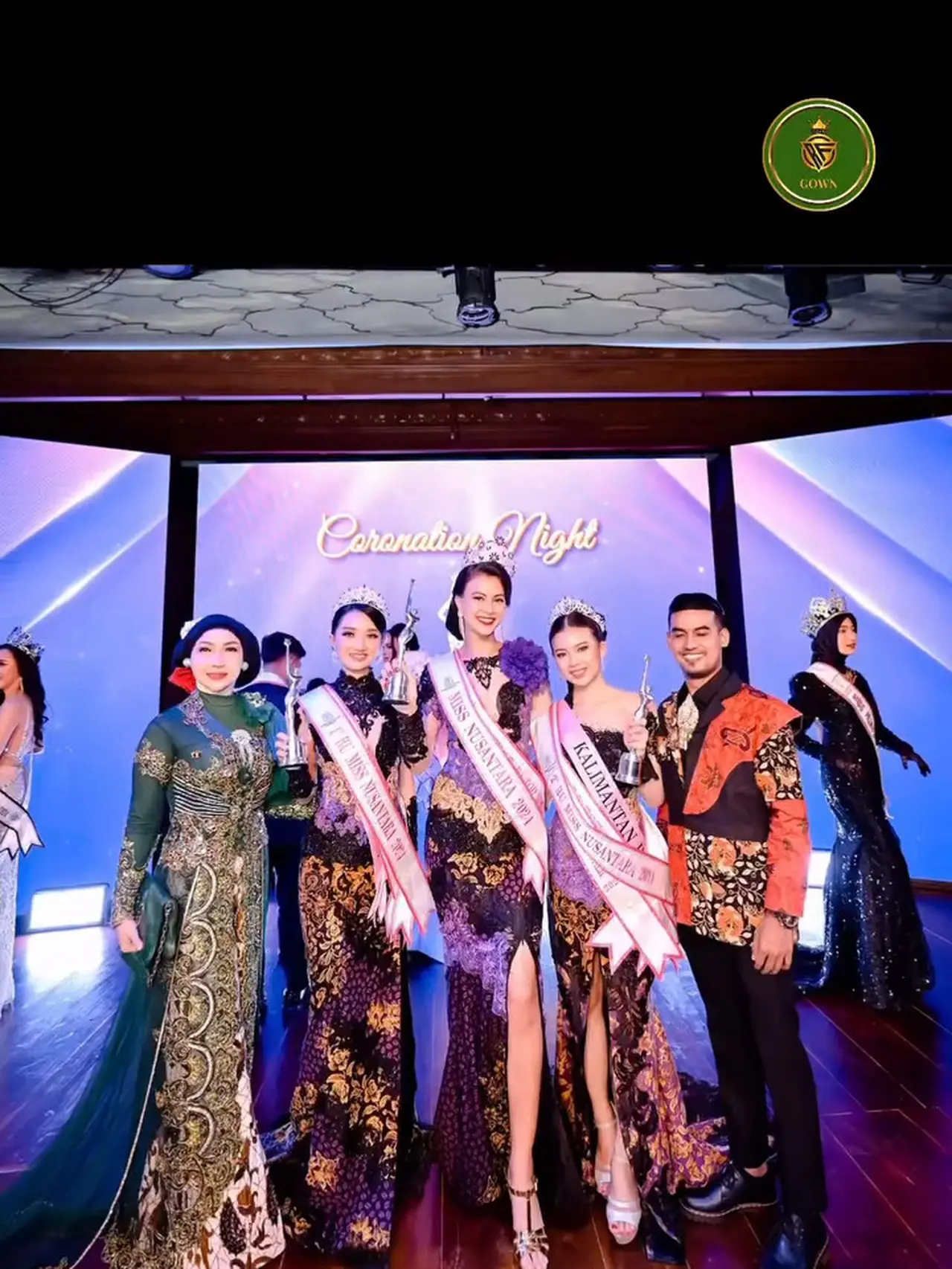 6 Potret Roro Fitria Tampil Menawan Pakai Kebaya Hijau Menyala Hadiri ...