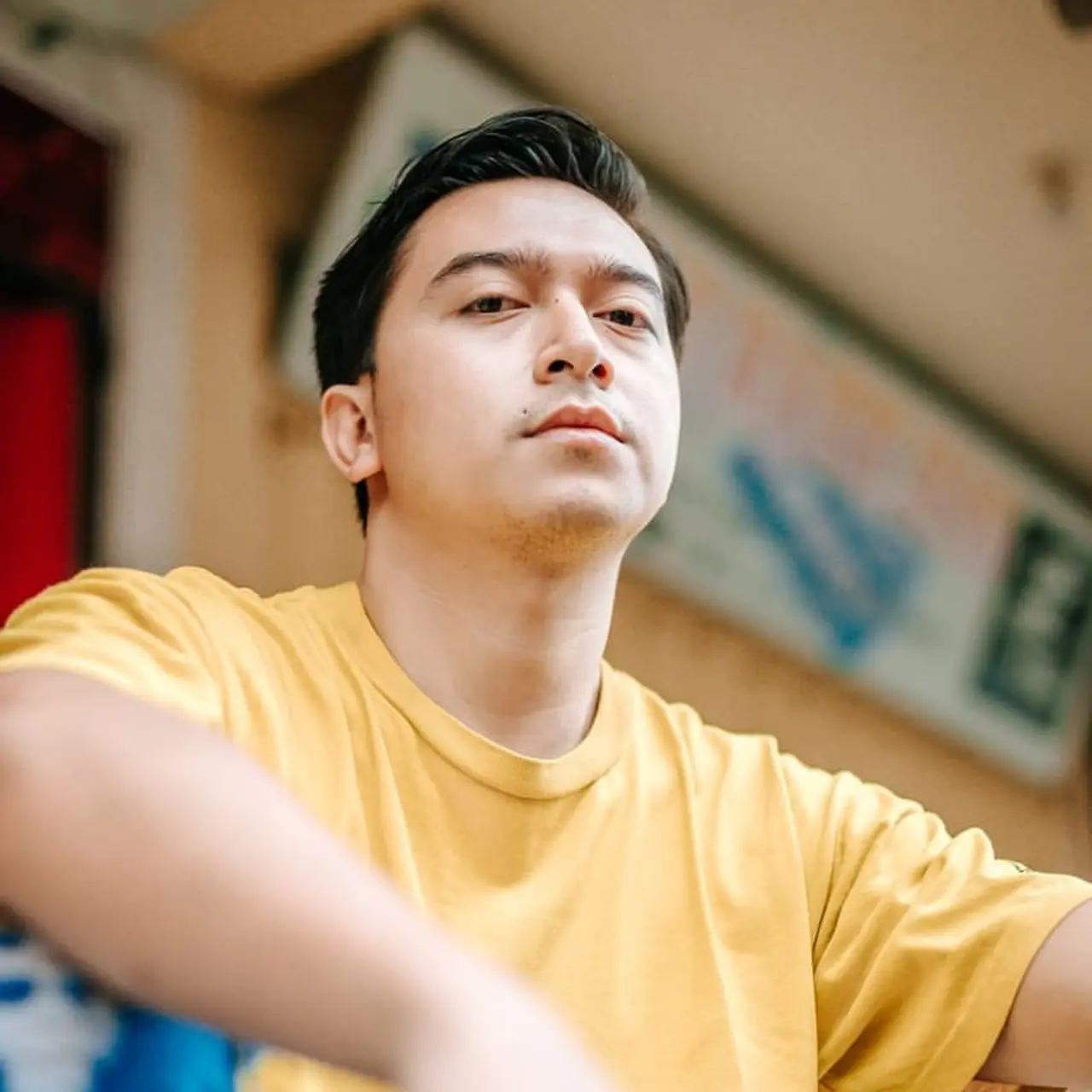 6 Potret Terbaru Putra Dinata, Pemeran Julian di 'Cinta Bersemi di ...