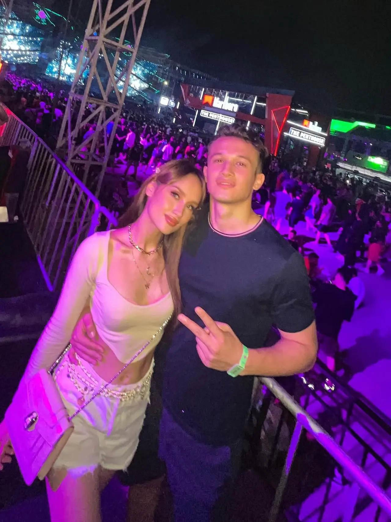 2 Tahun Pacaran, 5 Potret Mesra Cinta Laura dan Arya Vasco Serius ...