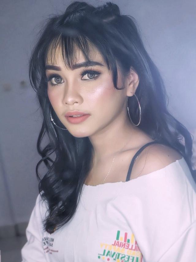 6 Pesona Mela Amelia, Pedangdut Anak Sopir Angkot yang Tengah Berseteru ...