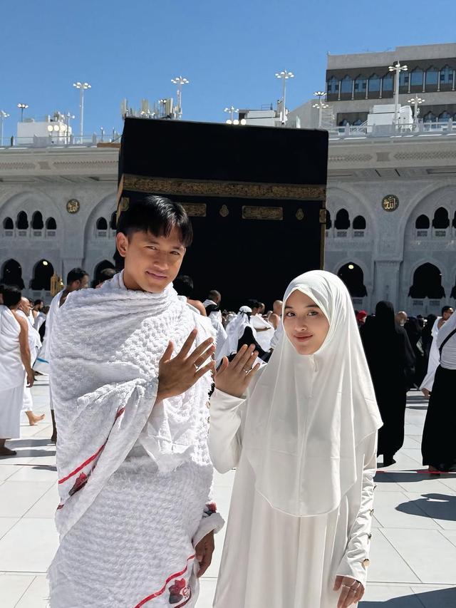 7 Potret Akad Nikah dan Pemotretan Hanis Sagara di Depan Ka'bah ...