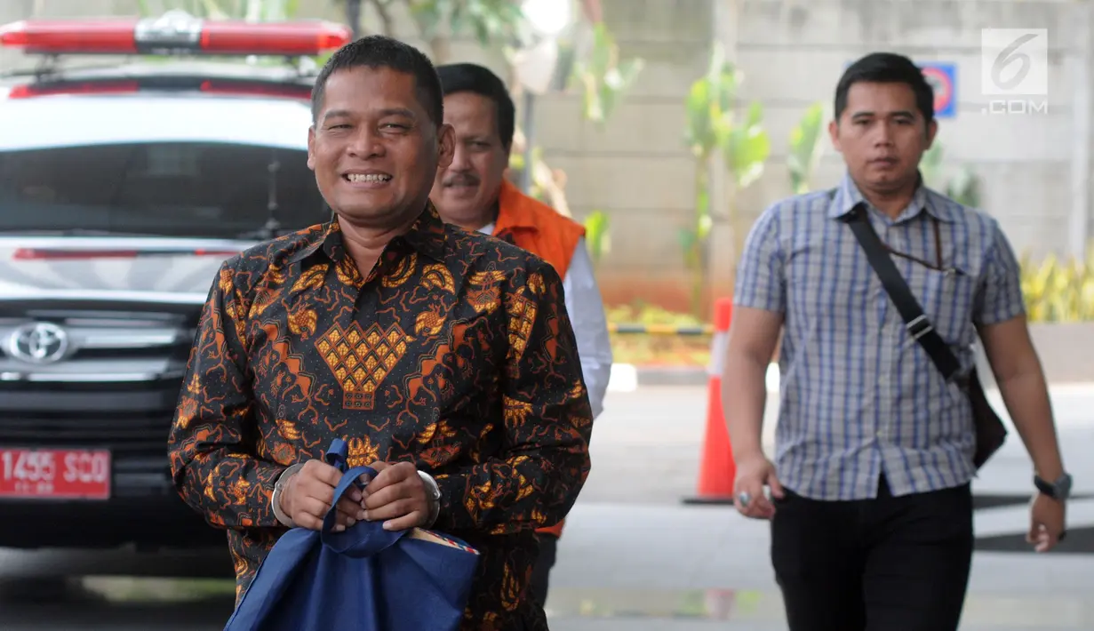 FOTO: Senyum Rohadi Saat Kembali Diperiksa KPK Terkait Kasus TPPU ...