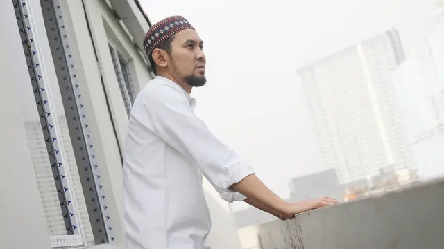 Ray Shareza Lanjutkan Kisah Hijrahnya Lewat Single Jika Cinta Allah ...