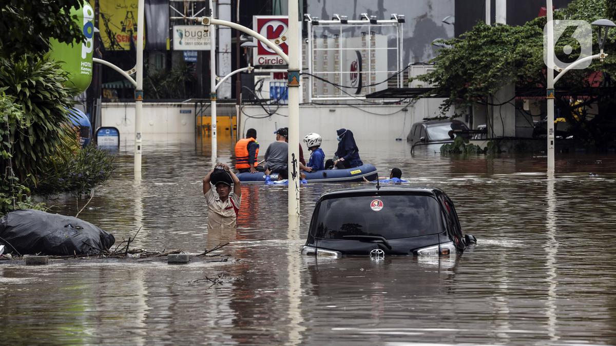 FOTO: Pemandangan Kawasan Kemang yang Terendam Banjir - Foto Liputan6.com