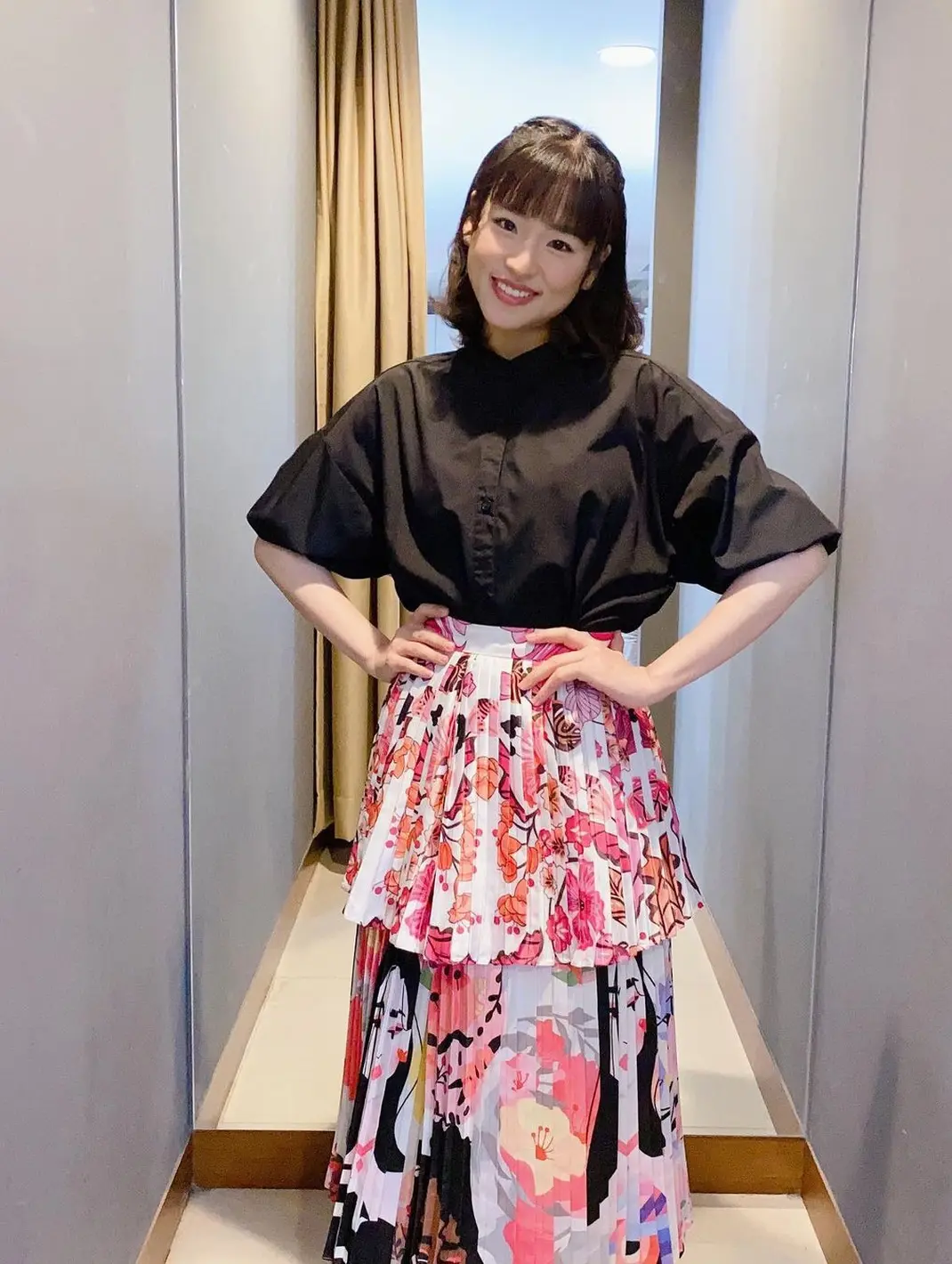 10 OOTD Rok Motif Bunga ala Seleb, dari Ayana Moon hingga Anya Geraldine