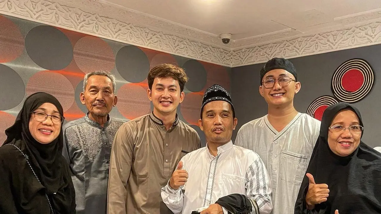 7 Potret Terbaru Boby Tince Kini Hijrah, Dulu Dikenal Tampil Sebagai ...