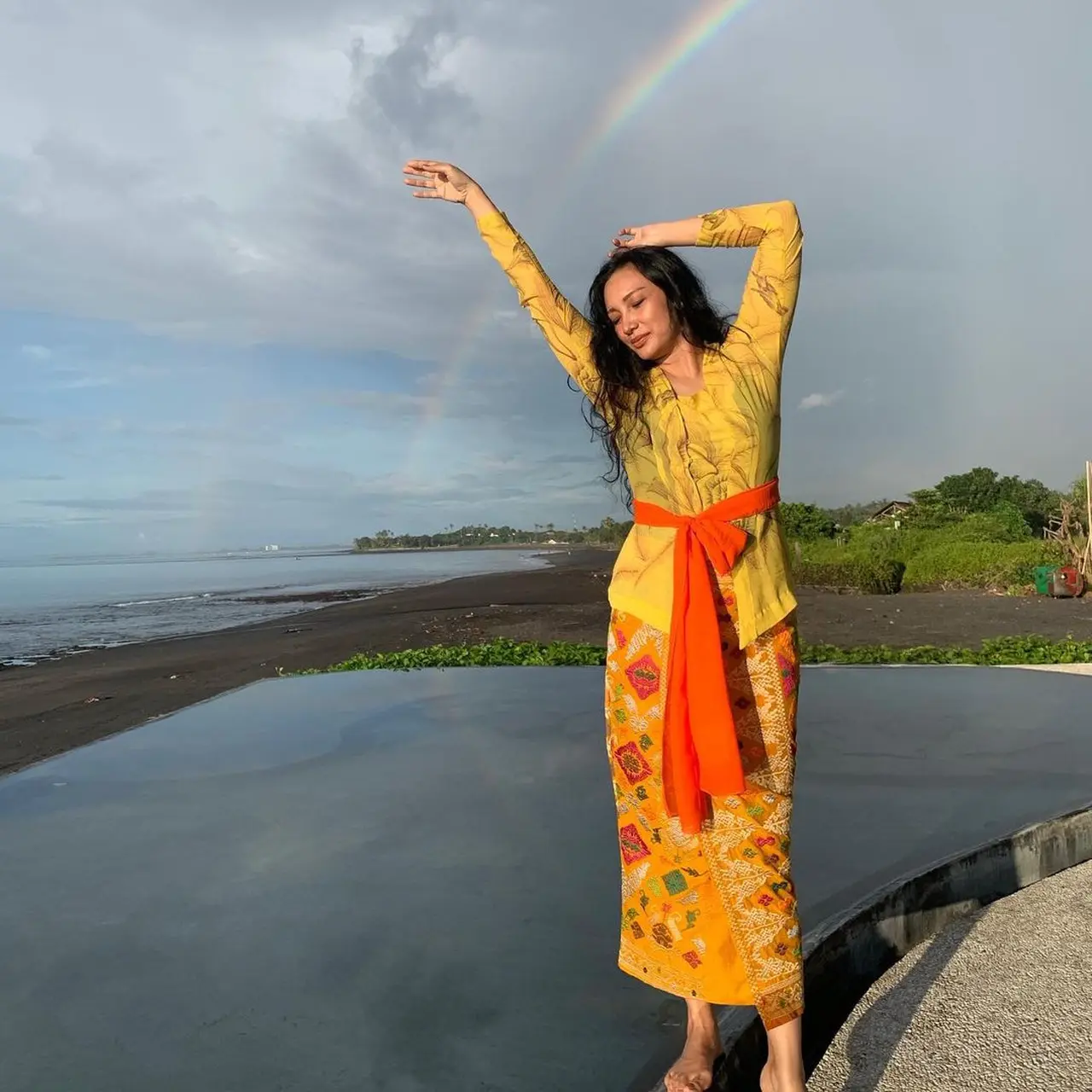 Ragam Gaya Tata Cahyani Mantan Istri Tommy Soeharto Berkebaya, Terbaru ...