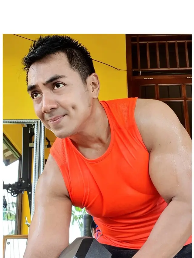 Jadi Sorotan, Ini 7 Potret Ustaz Riza Muhammad saat Olahraga - Hot ...