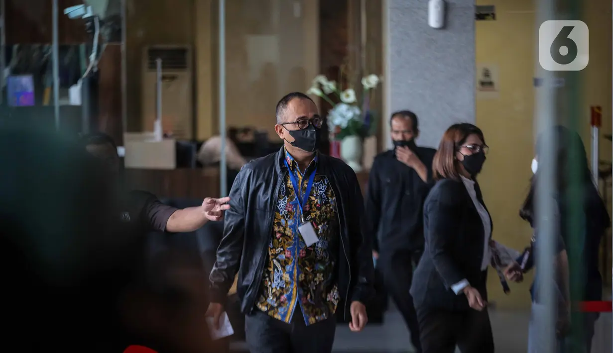 Penampakan Rafael Alun Ayah Mario Dandy Penuhi Panggilan KPK Seorang ...