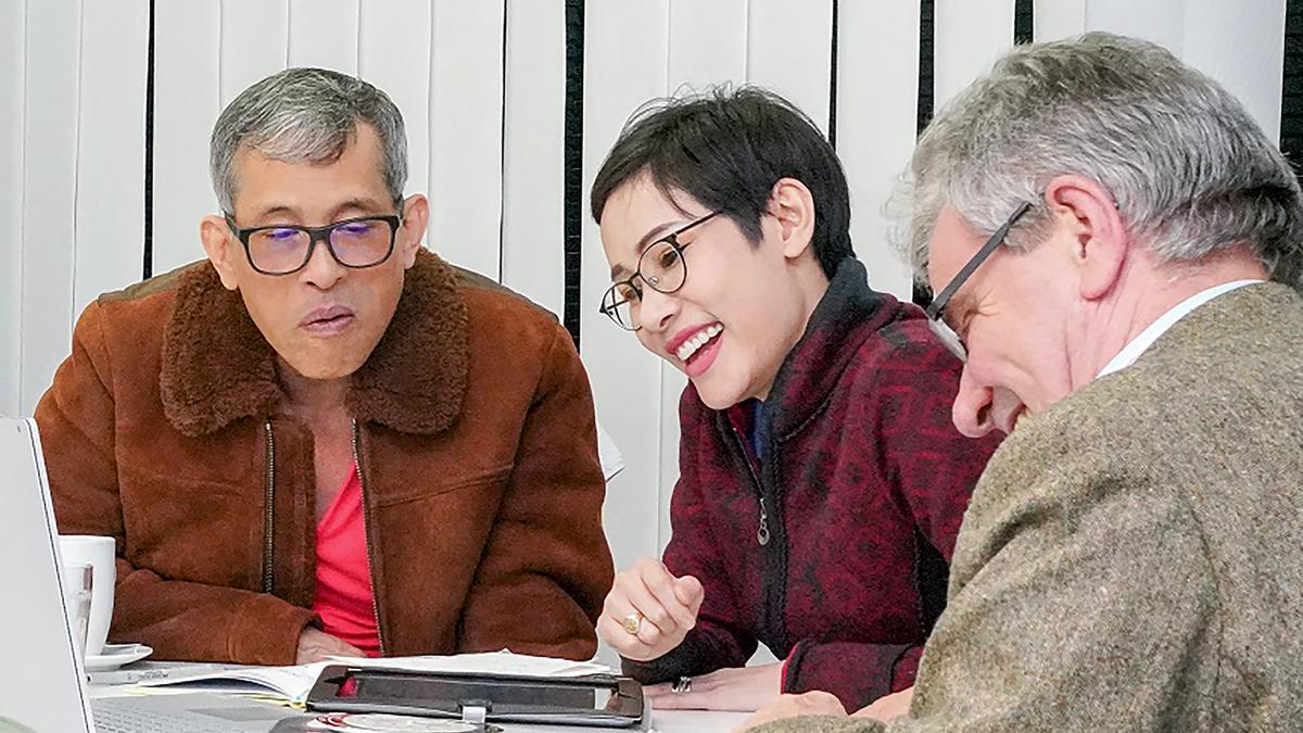 Sineenat Wongvajirapak, Perawat hingga Pilot yang Menjelma Jadi Selir ...