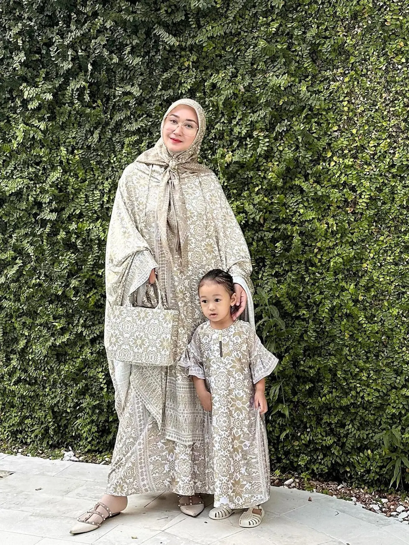 4 Model Gamis Simple dan Mewah Untuk Lebaran, dari Dian Pelangi hingga Melody Prima - Fashion ...