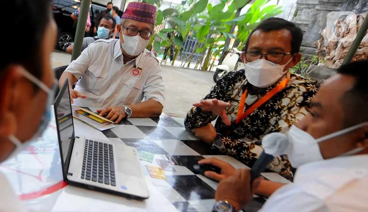 FOTO: Bantu Korban Bencana NTT, BTN Serahkan Dana CSR - Foto Liputan6.com