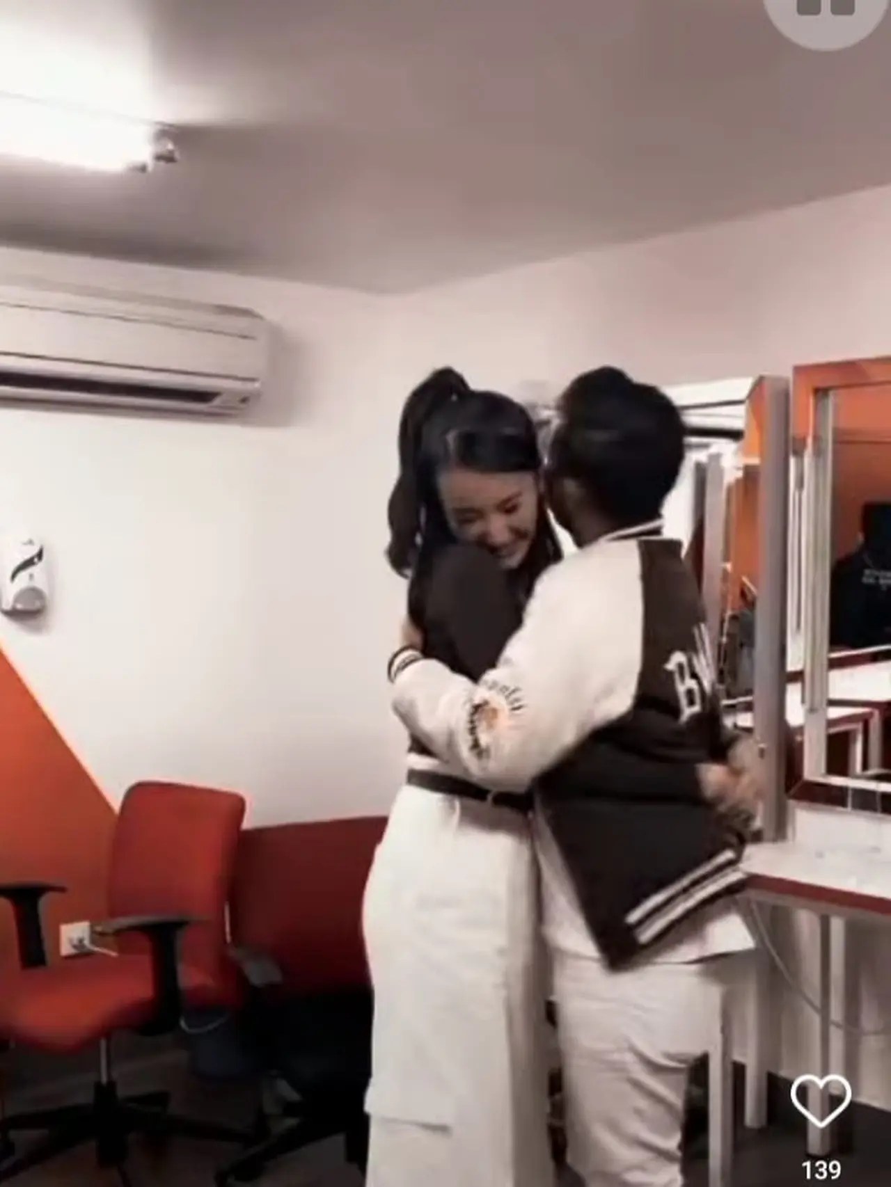 Go Public, Ini 6 Potret Kebersamaan Anwar BAB dan Bella Aprilia Sant ...