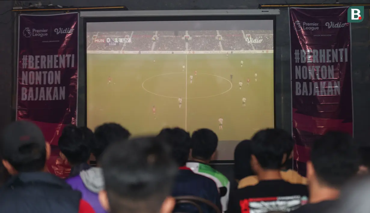 Foto: Riuhnya Chant Dukungan Tiada Henti Bigreds Regional Bekasi dalam ...