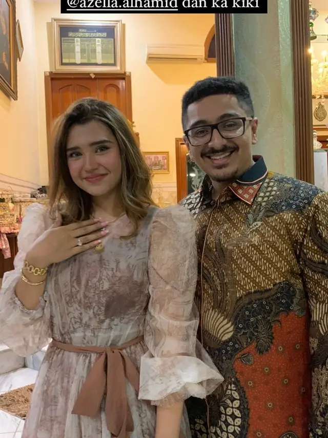 7 Potret Azella Alhamid Cucu Elvy Sukaesih yang Dilamar Kekasih ...