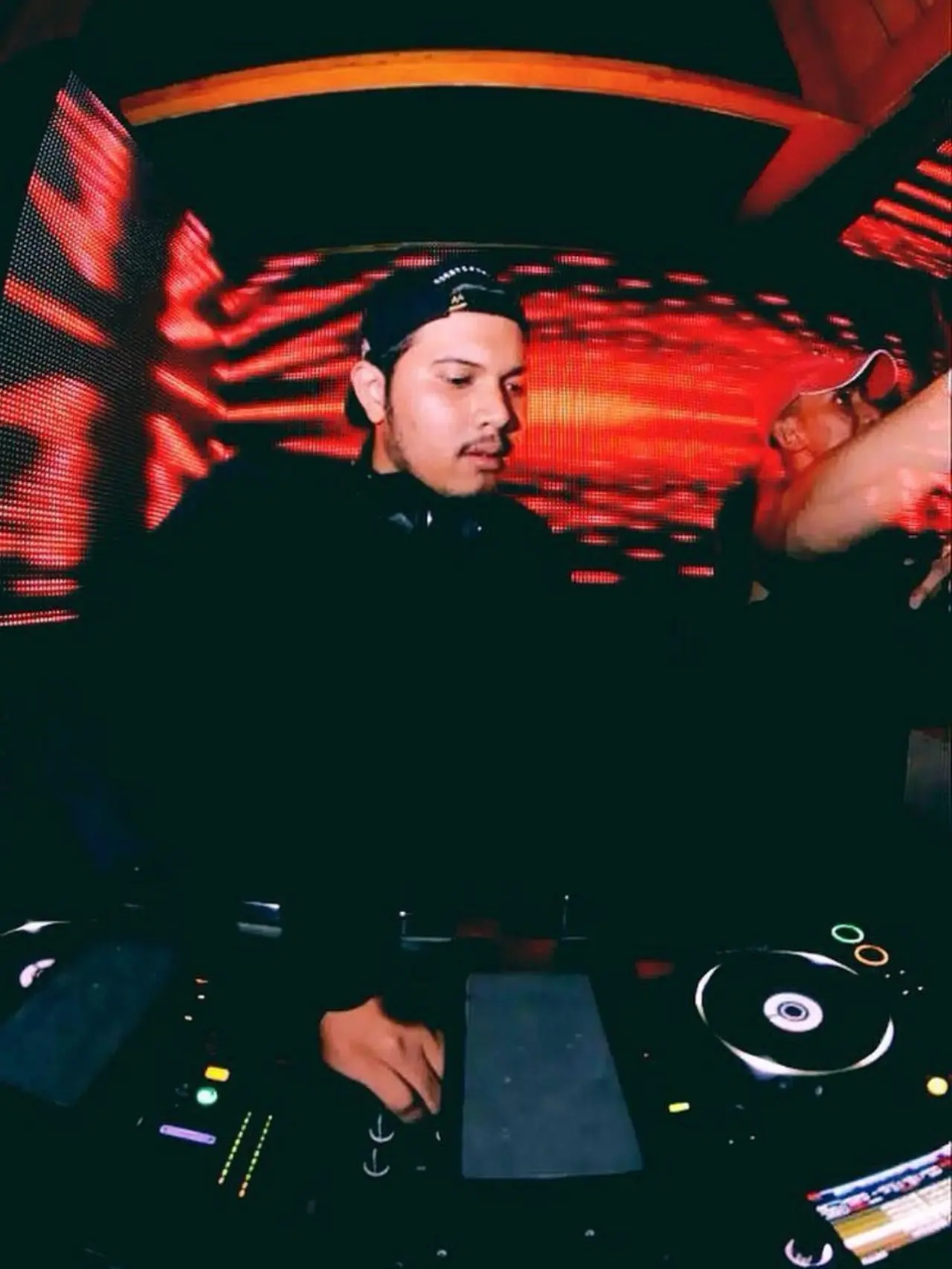 DJ Rayhan Arsya dan Rapper Vije Khant Rekam Lagu Black Hole, Hadirkan ...