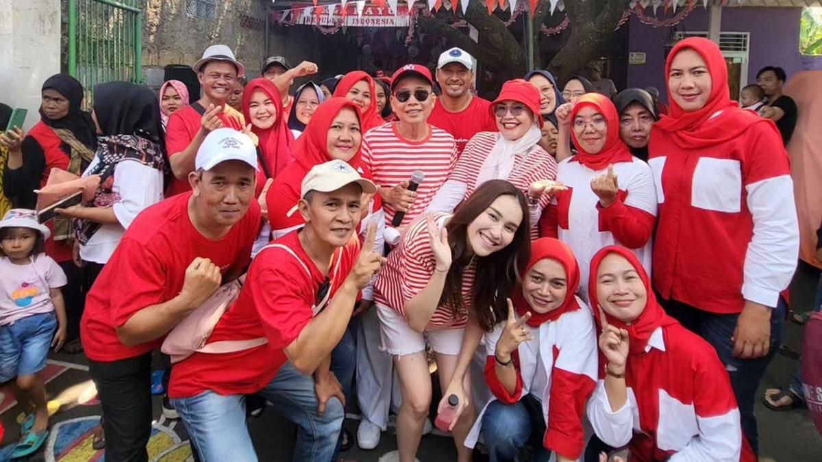 Potret Ayu Ting Ting dan Keluarga Ikut Lomba 17 Agustus dengan Warga Ini Seru Banget - Page 1 ...