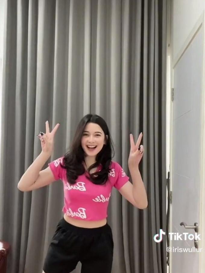 Terungkap Alasan Iris Wullur Tak Pernah Munculkan Wajah Suami ...