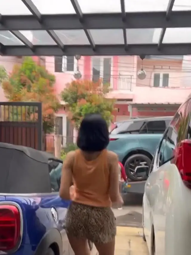 Range Rover Dikirim ke Rumah, Nikita Mirzani: Orang Miskin Beli Mobil ...