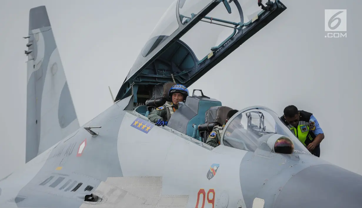 FOTO: KSAU, KSAD, dan KSAL Joy Flight Naik Sukhoi SU-30 - Foto Liputan6.com