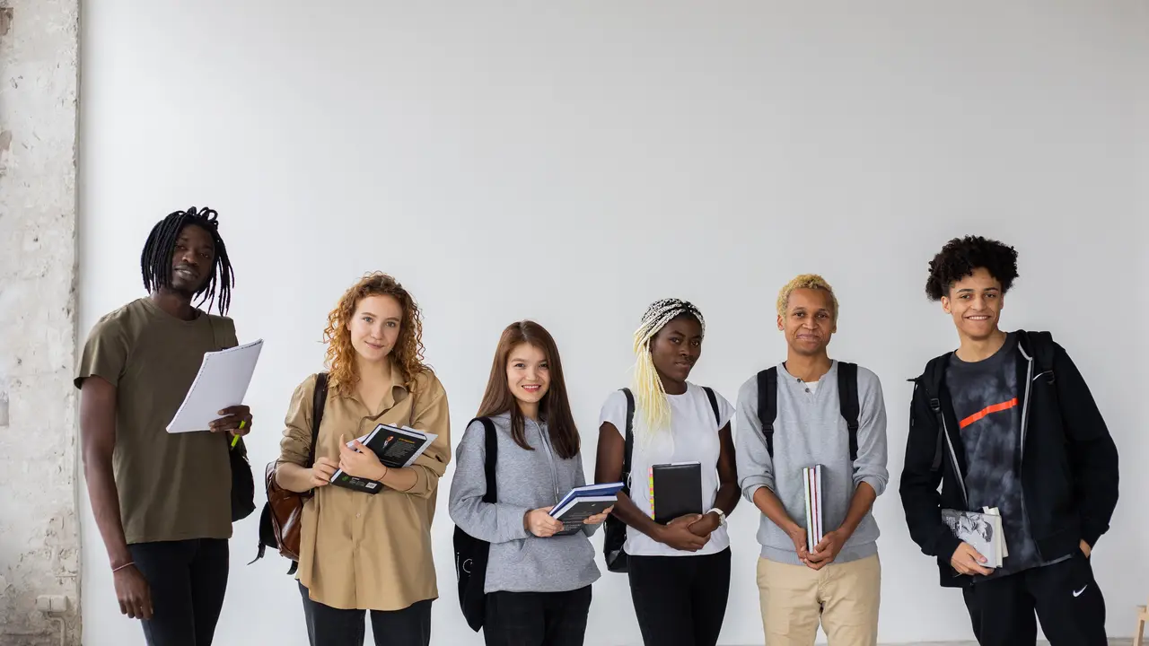 Progresif Adalah Kemajuan, Pahami Definisi dan Contohnya dalam ...