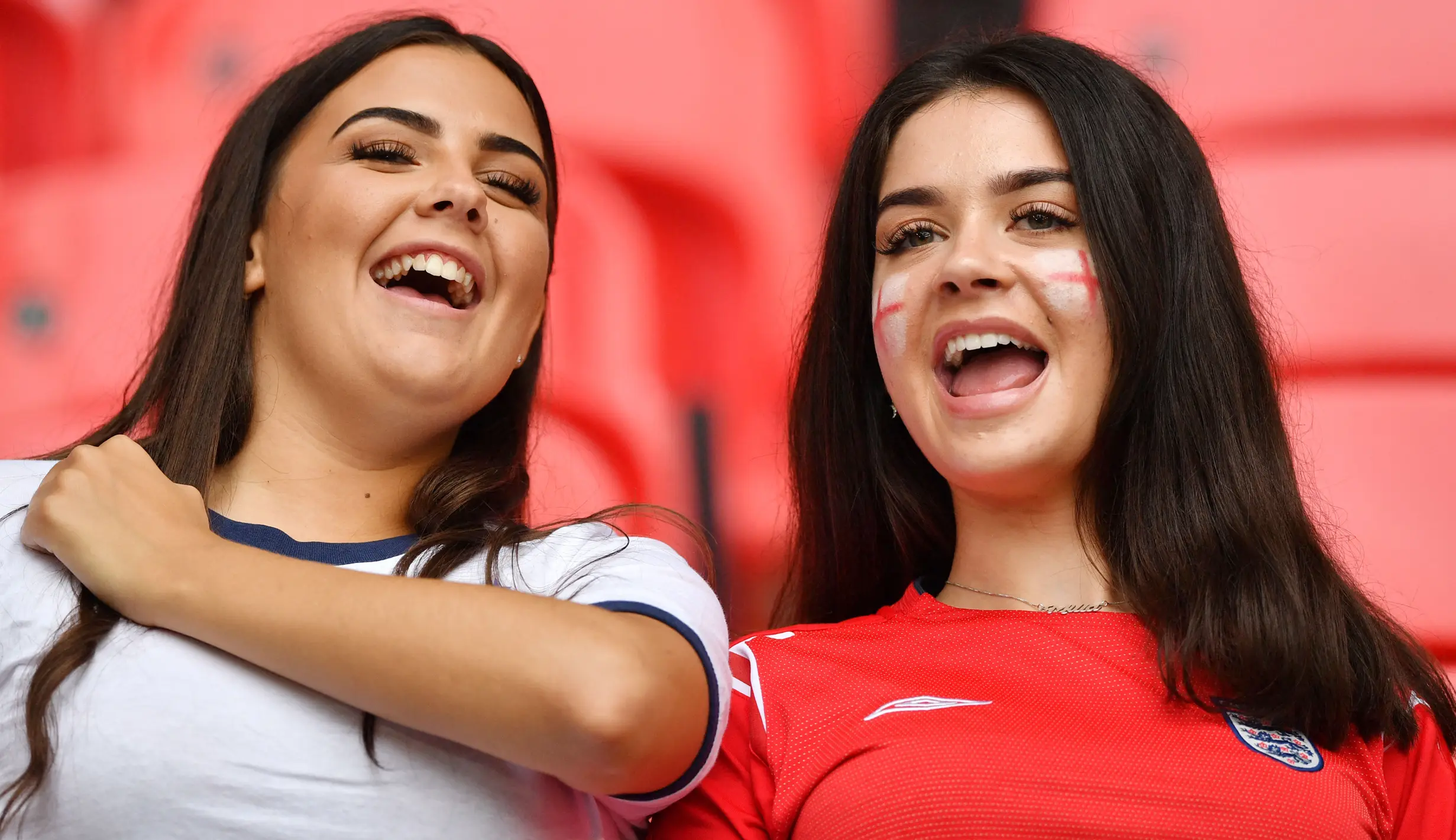 Foto Piala Eropa: Barisan Fans Cantik Timnas Inggris di Euro 2020 ...