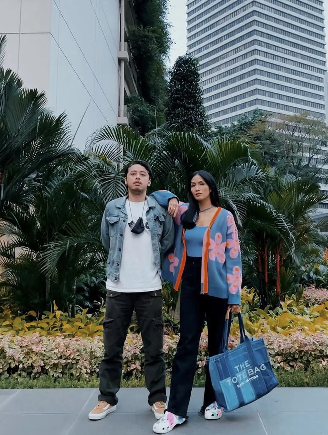 Resmi Tunangan, Kilas Balik 8 Tampilan Aulia Sarah Bintang Film KKN di ...