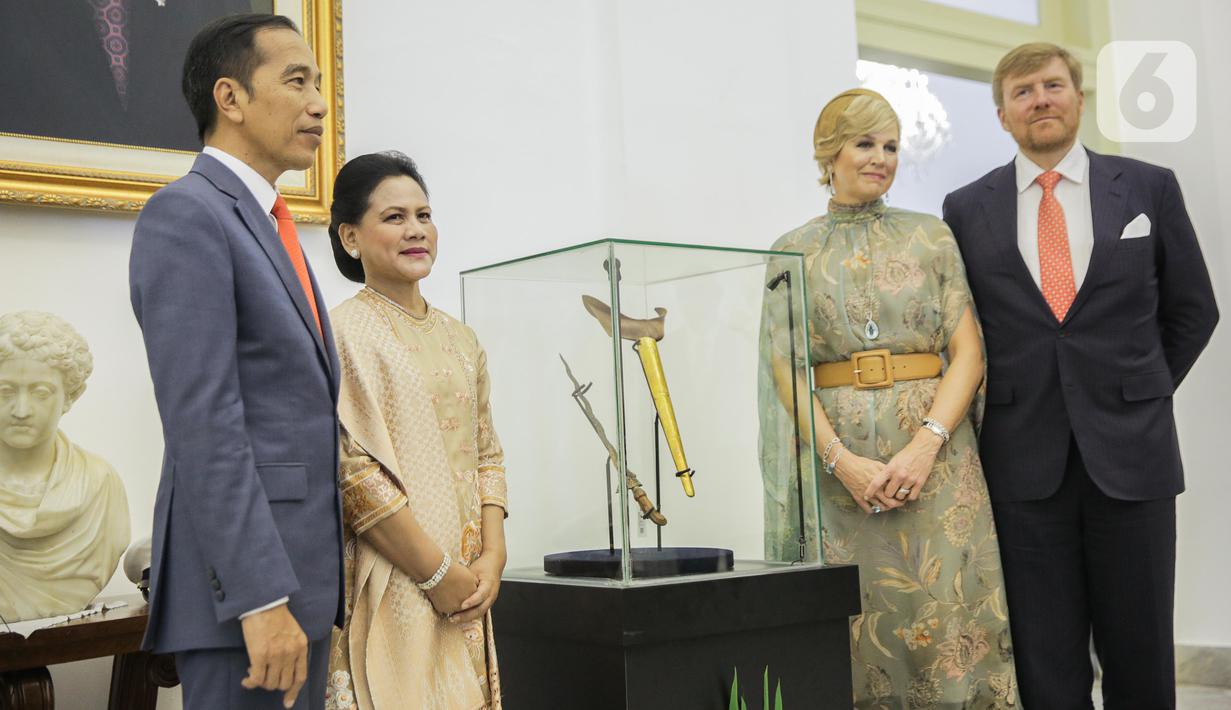 Foto Raja Belanda Kembalikan Keris Pangeran Diponegoro Ke Jokowi