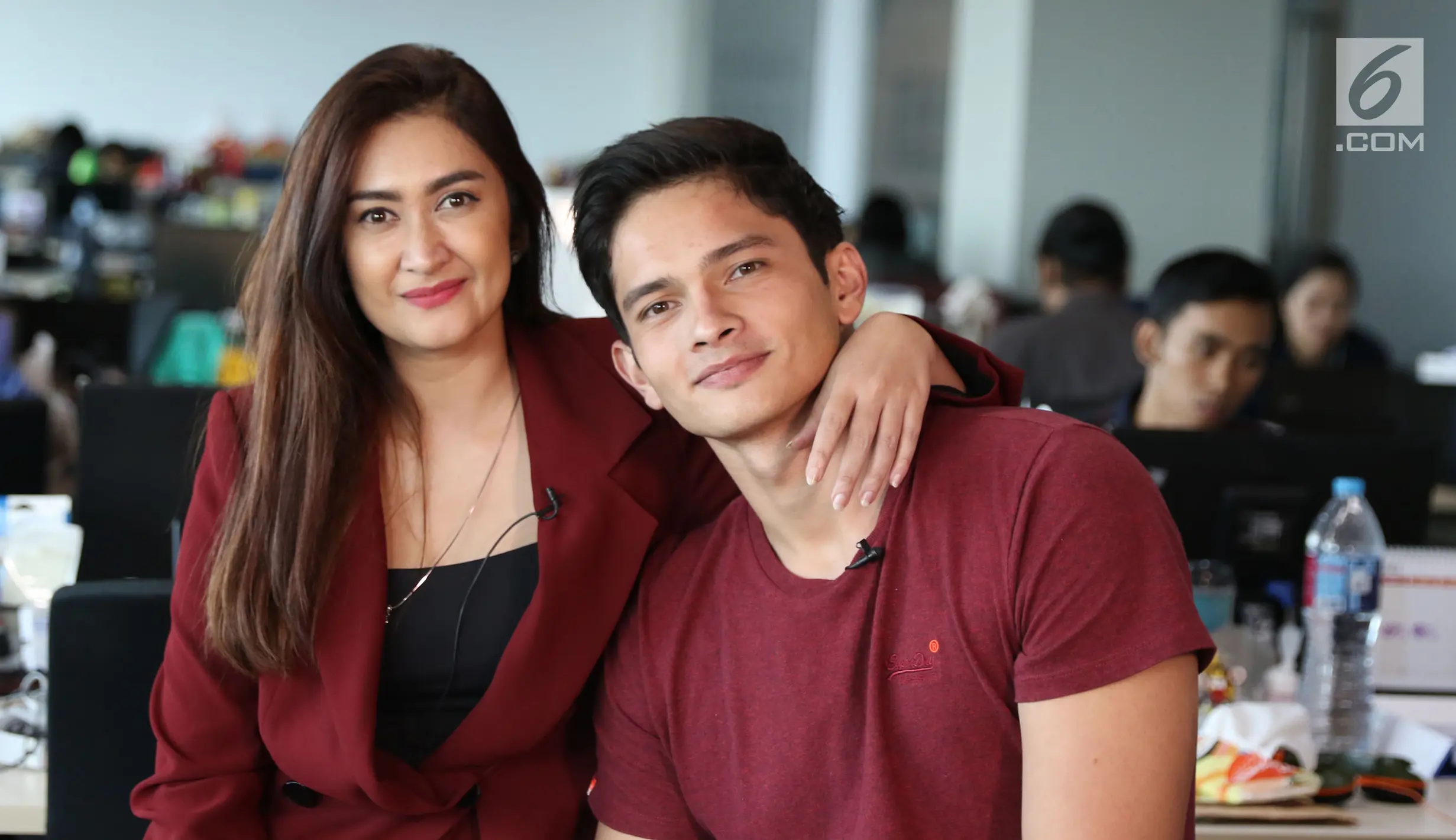FOTO: Promosi Film Terbaru, Nafa Urbach dan Kevin Kambey Umbar ...