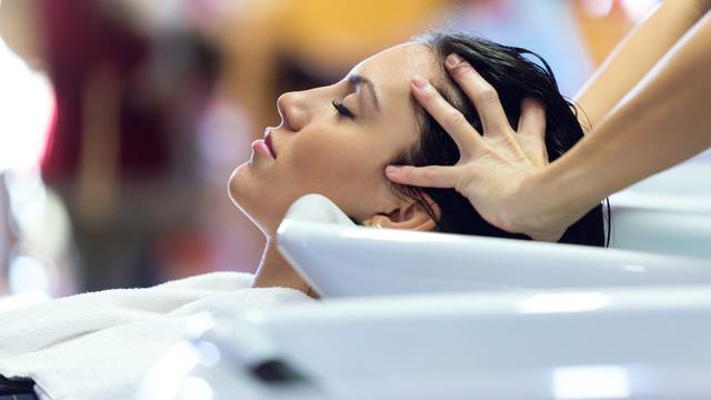 Seberapa Sering Sebaiknya Melakukan Creambath Rambut di Salon? - Beauty ...