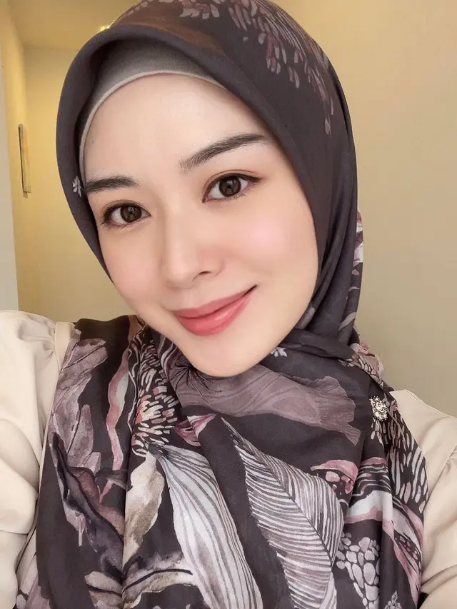 Sempat Dikira Lepas Hijab, Ini 7 Potret Terbaru Ayana Moon yang Tampil Syari - Hot Liputan6.com