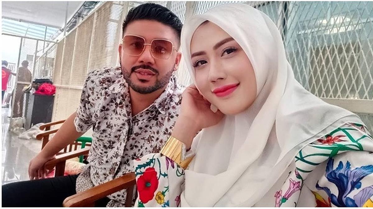 Resmi Cerai, Ini 7 Potret Kenangan Rey Utami dan Pablo Benua - Hot ...