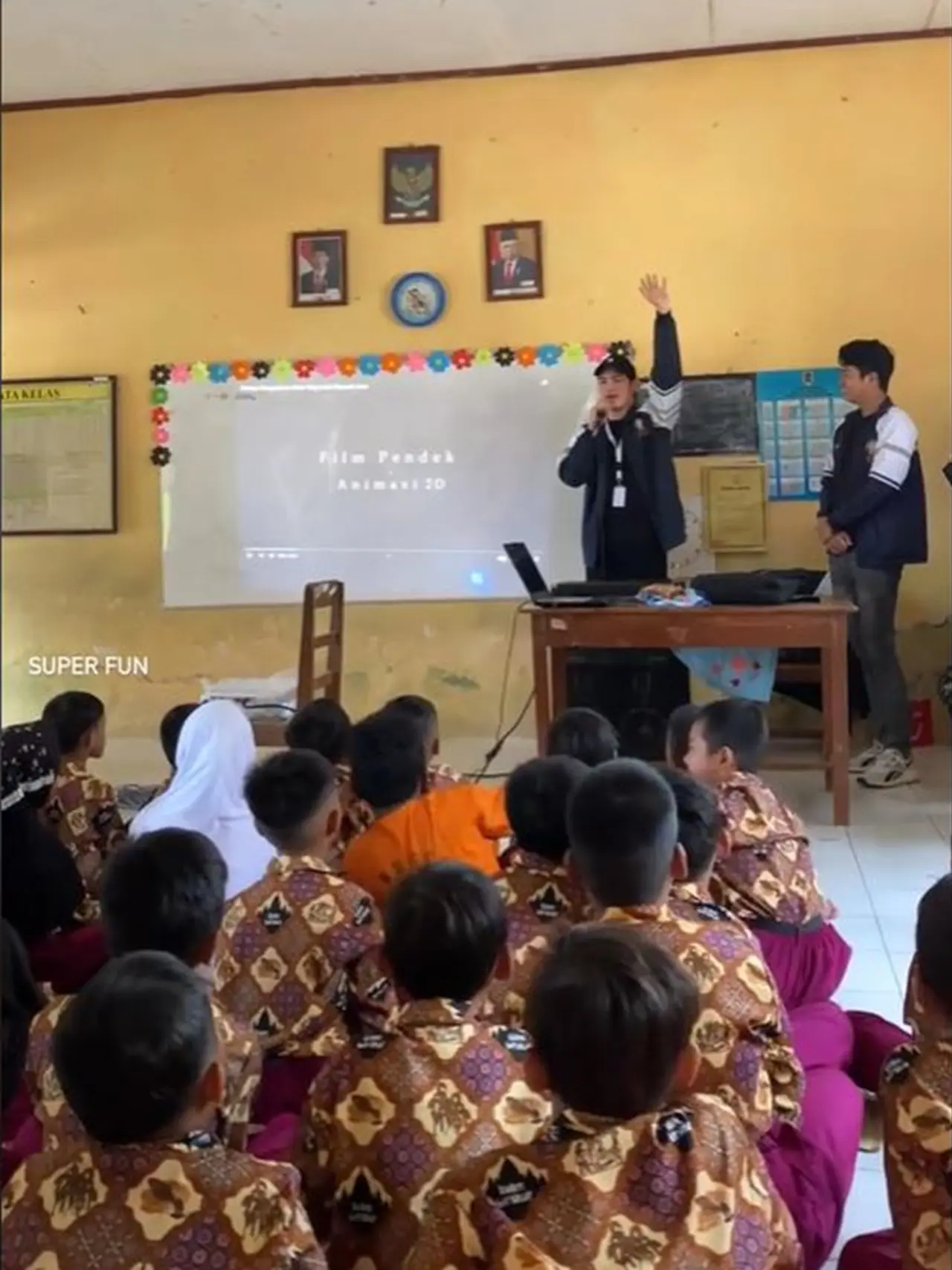 6 Potret Irzan Faiq Ikuti KKN sebagai Mahasiswa Undip, Video Sedang Mengajar Viral - Hot ...
