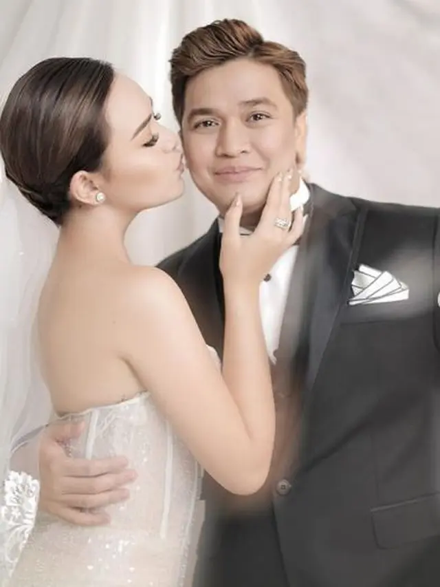 5 Potret Mesra Amanda Manopo dan Billy Syahputra yang Bikin Heboh dengan Baju Pengantin ...