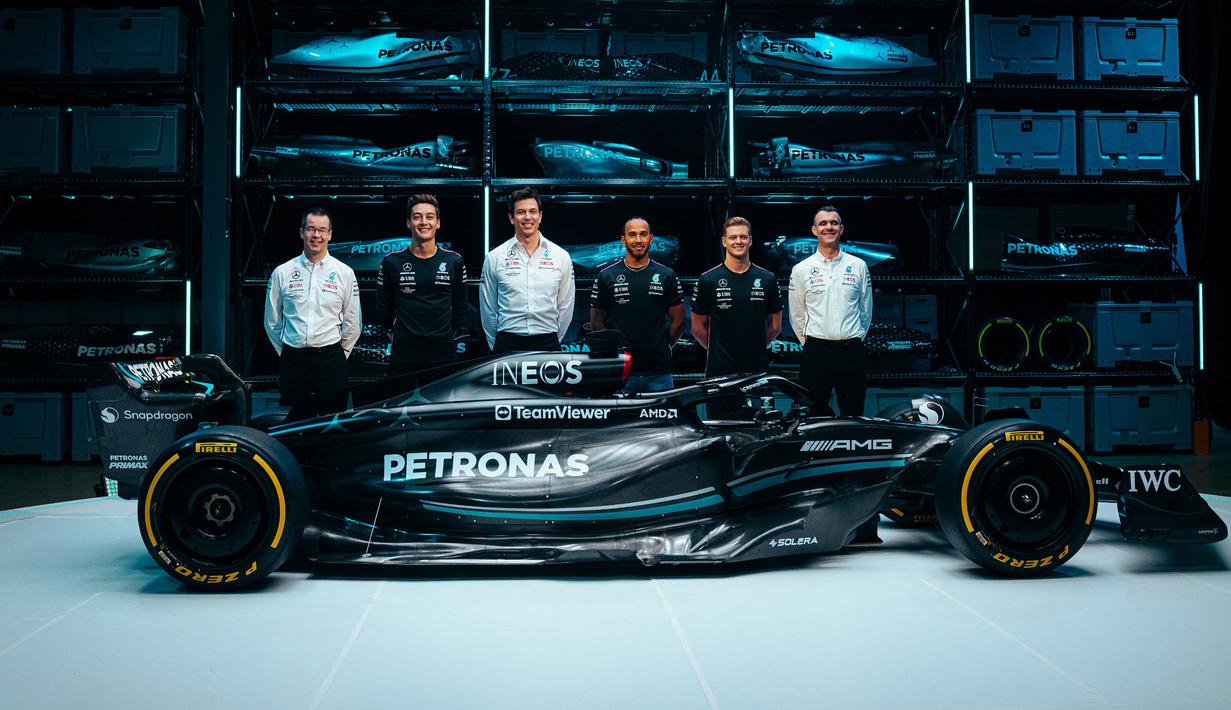 Foto: Kembali Mengusung Nuansa Hitam Klasik, Mercedes Luncurkan Mobil ...