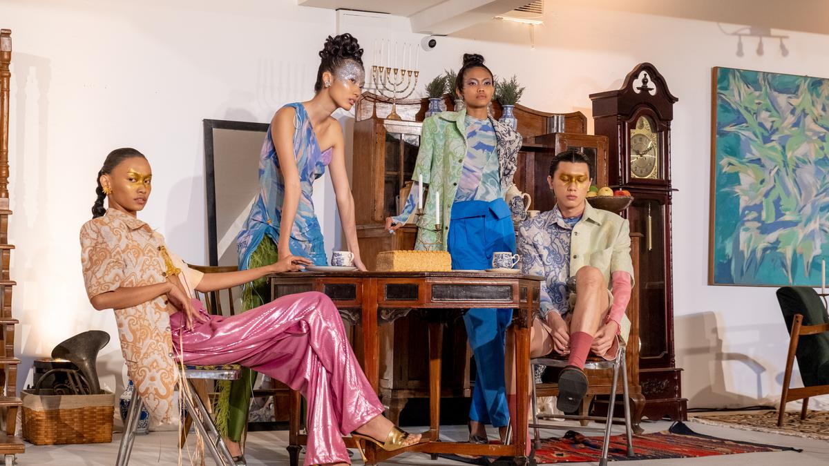 Koleksi Fashion Sentimental Penuh Nostalgia dari Moral Winter Fall 2022 ...