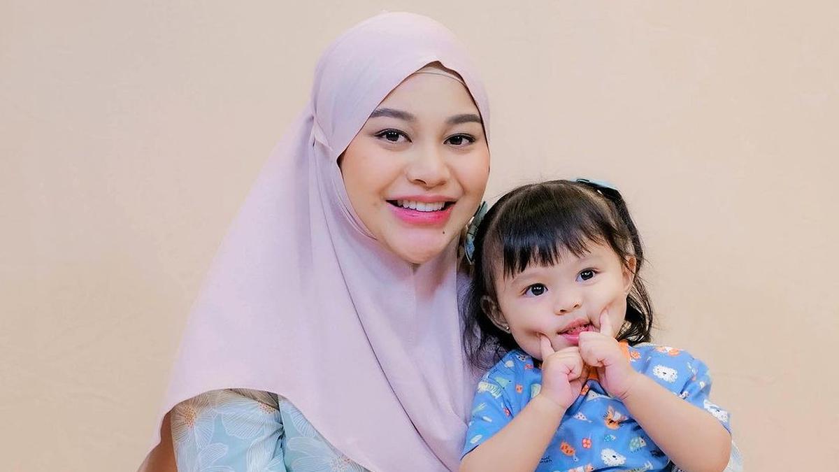 10 Potret Ameena, Putri Atta Halilintar dan Aurel dalam Berbagai Macam ...