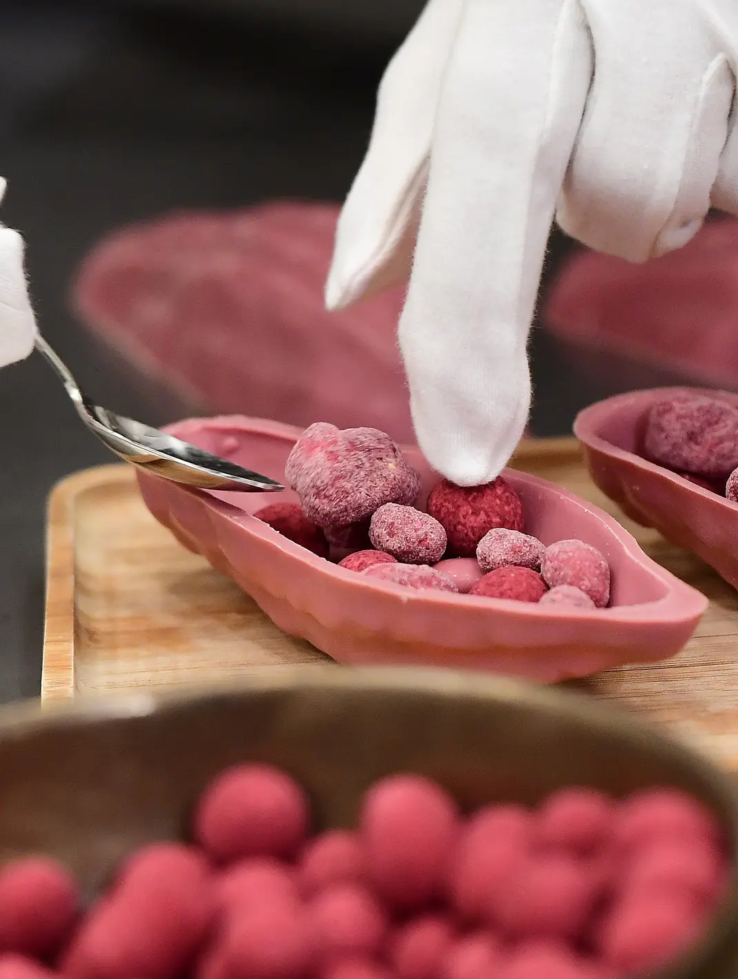 PHOTO: Berwarna Pink, Jenis Cokelat Baru Ini Sukses Mencuri Perhatian ...