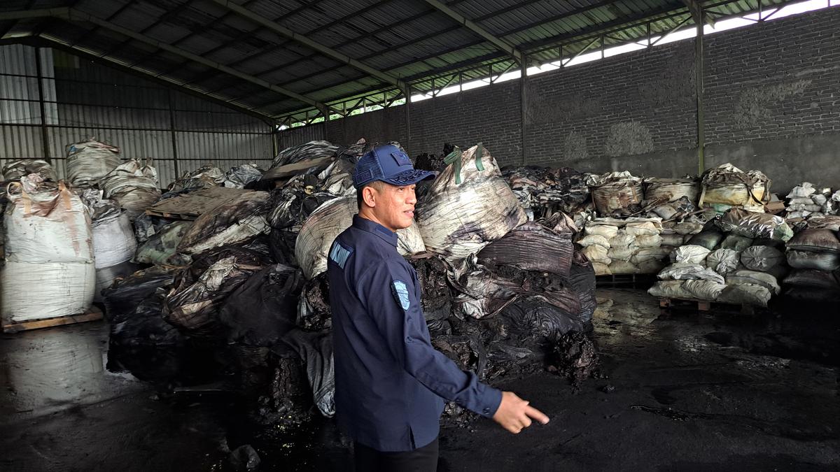 Menteri LH Segel Gedung Pengolahan Limbah B3 Tak Berizin di Tangerang