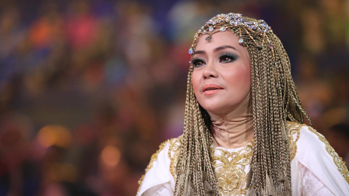 Iyeth Bustami Menangis di Dangdut Academy 4, Ada Apa? - ShowBiz ...